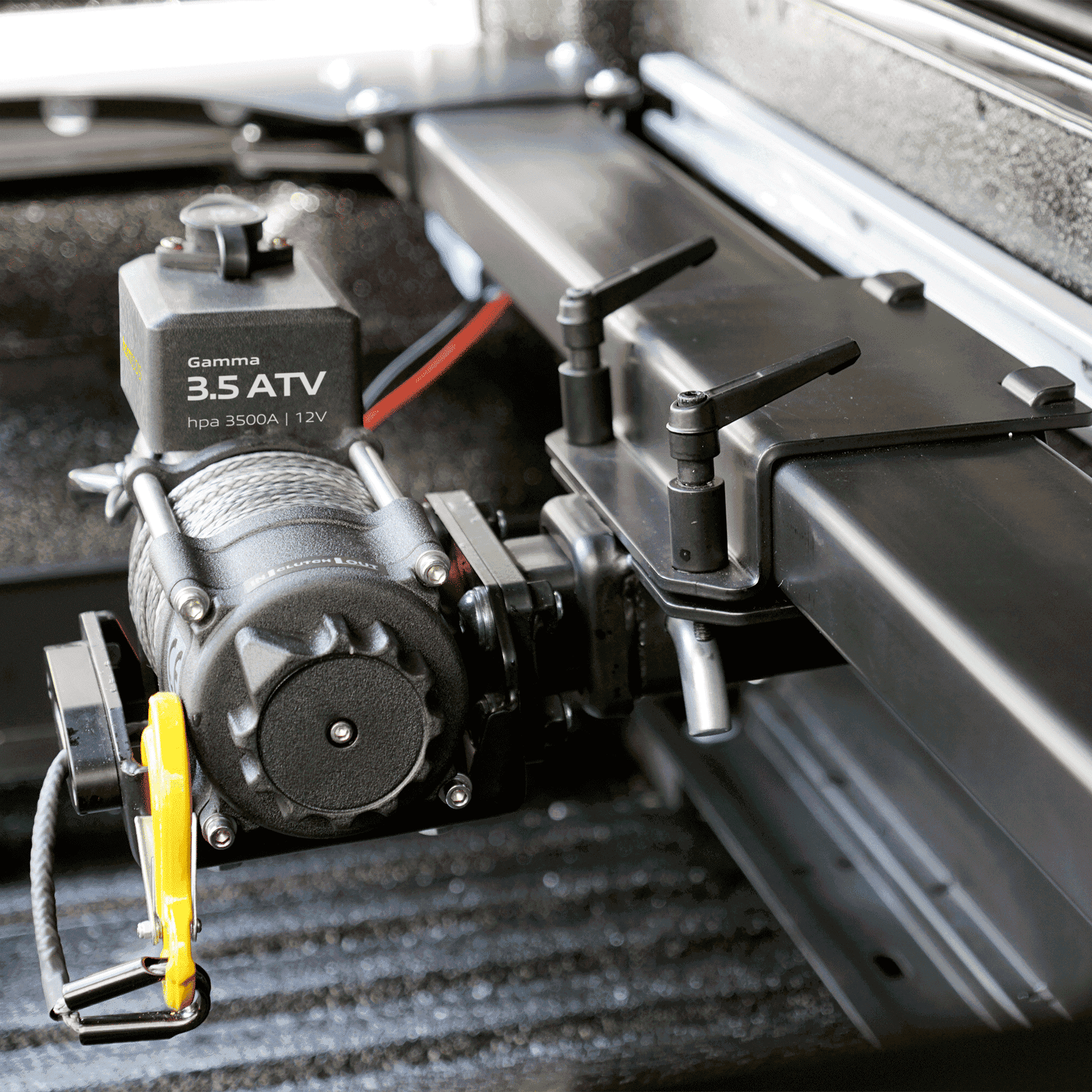 Pick-Up Between rear wind system incl. winch with plastic rope